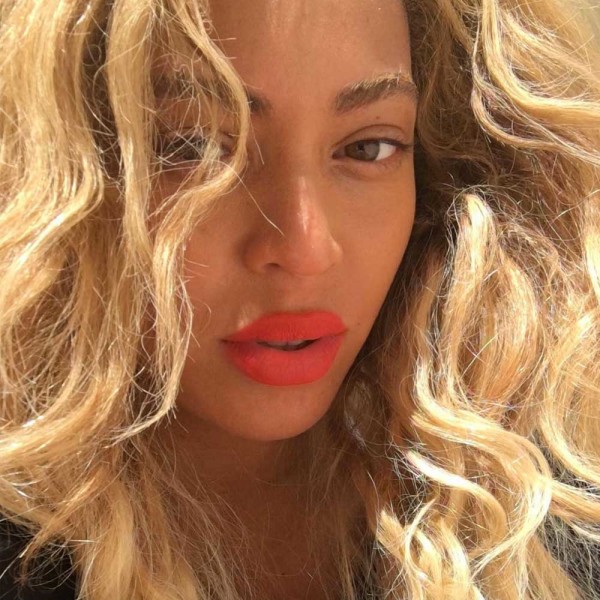 The Perfect Lipstick Colors for Blondes - Fuzzable